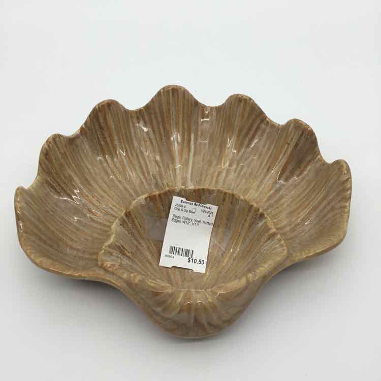Beige Pottery Shell Ruffled Edges Chip & Dip Bowl – Evilena's Red Dresser